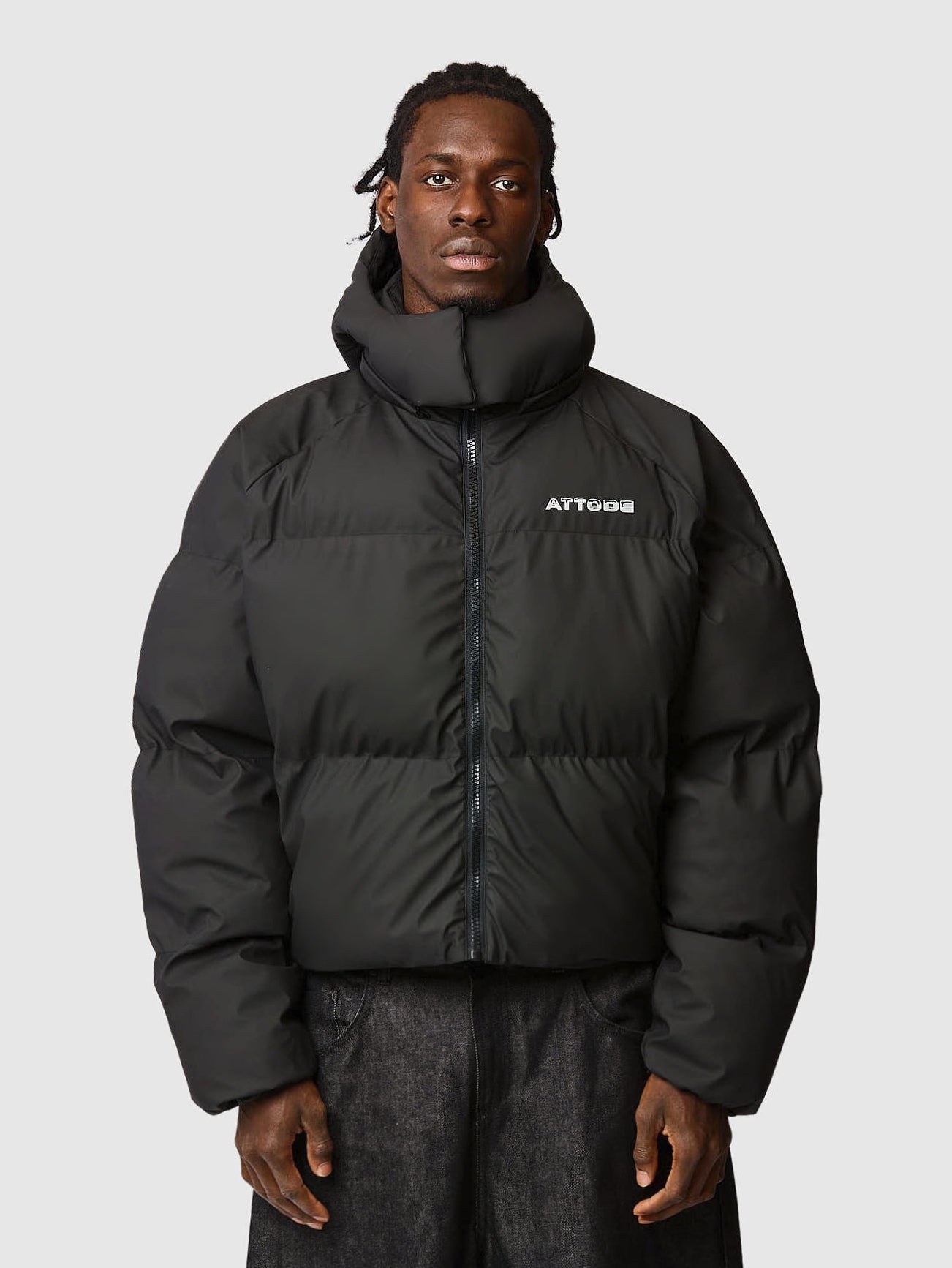 Puffer Jacket – Black Oversized Puffer fra ATTODE