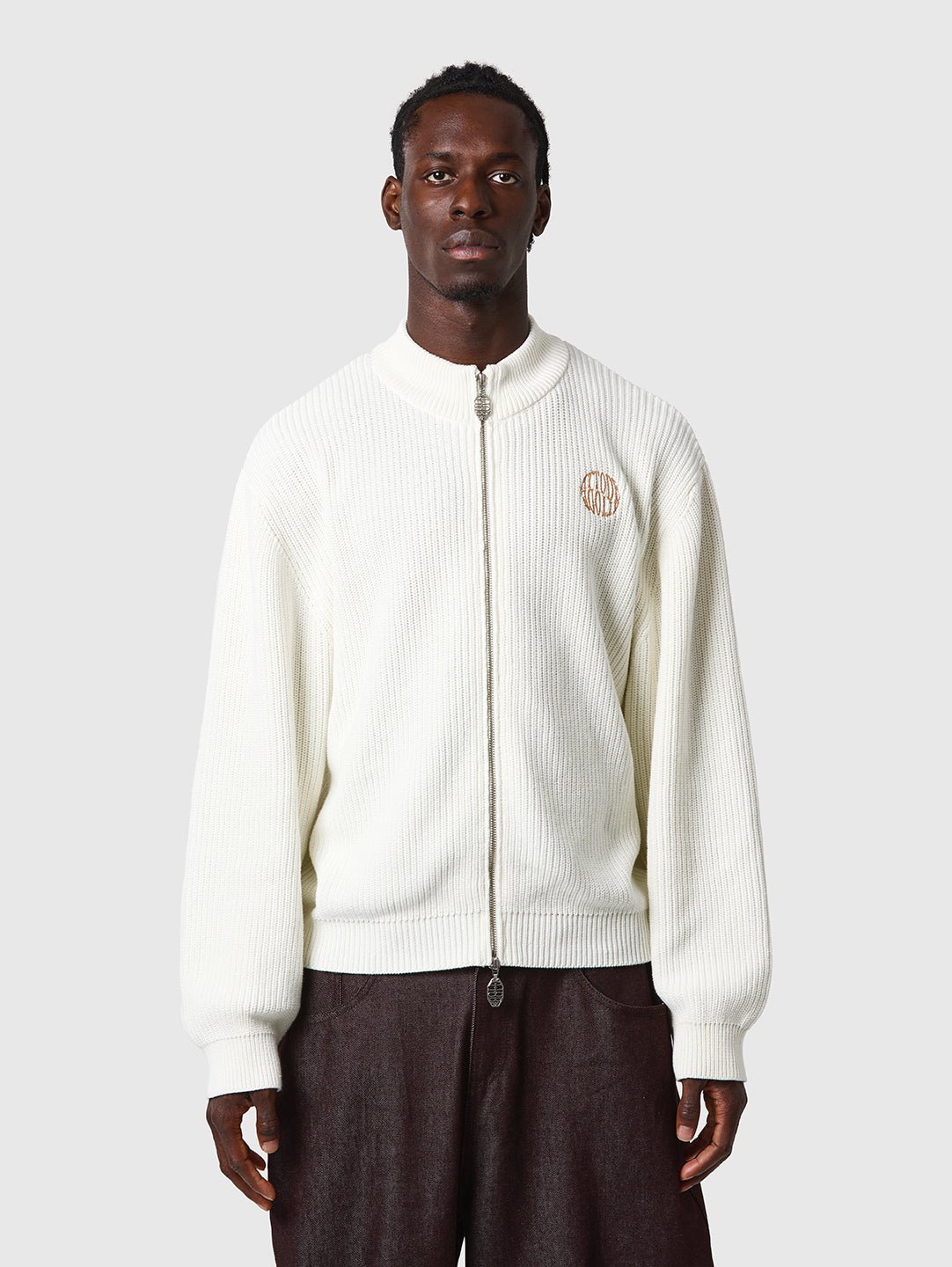 Zip Knit – White Ribbed Zip Sweater fra ATTODE